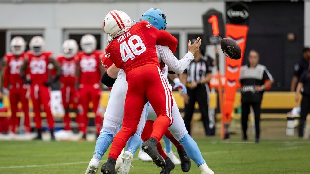 DC Defenders Sign OL Gunner Britton & DE Andre Mintze